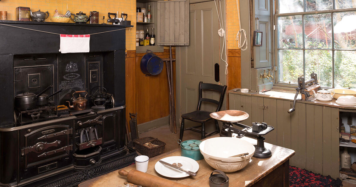 The Great Eight at the Tenement House | National Trust for Scotland