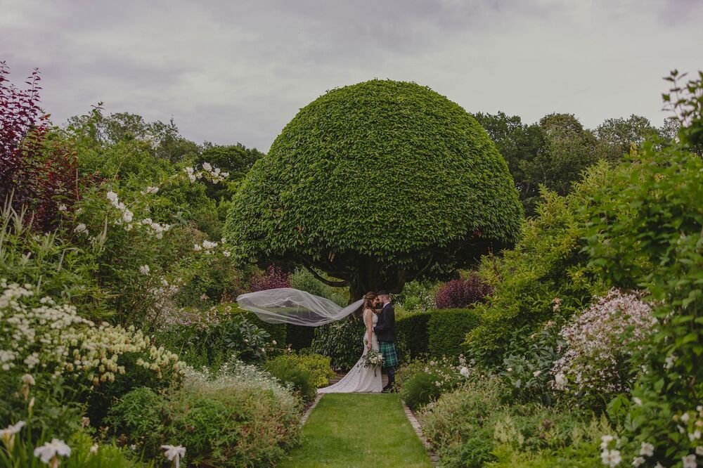 Top 6 garden party weddings | National Trust for Scotland